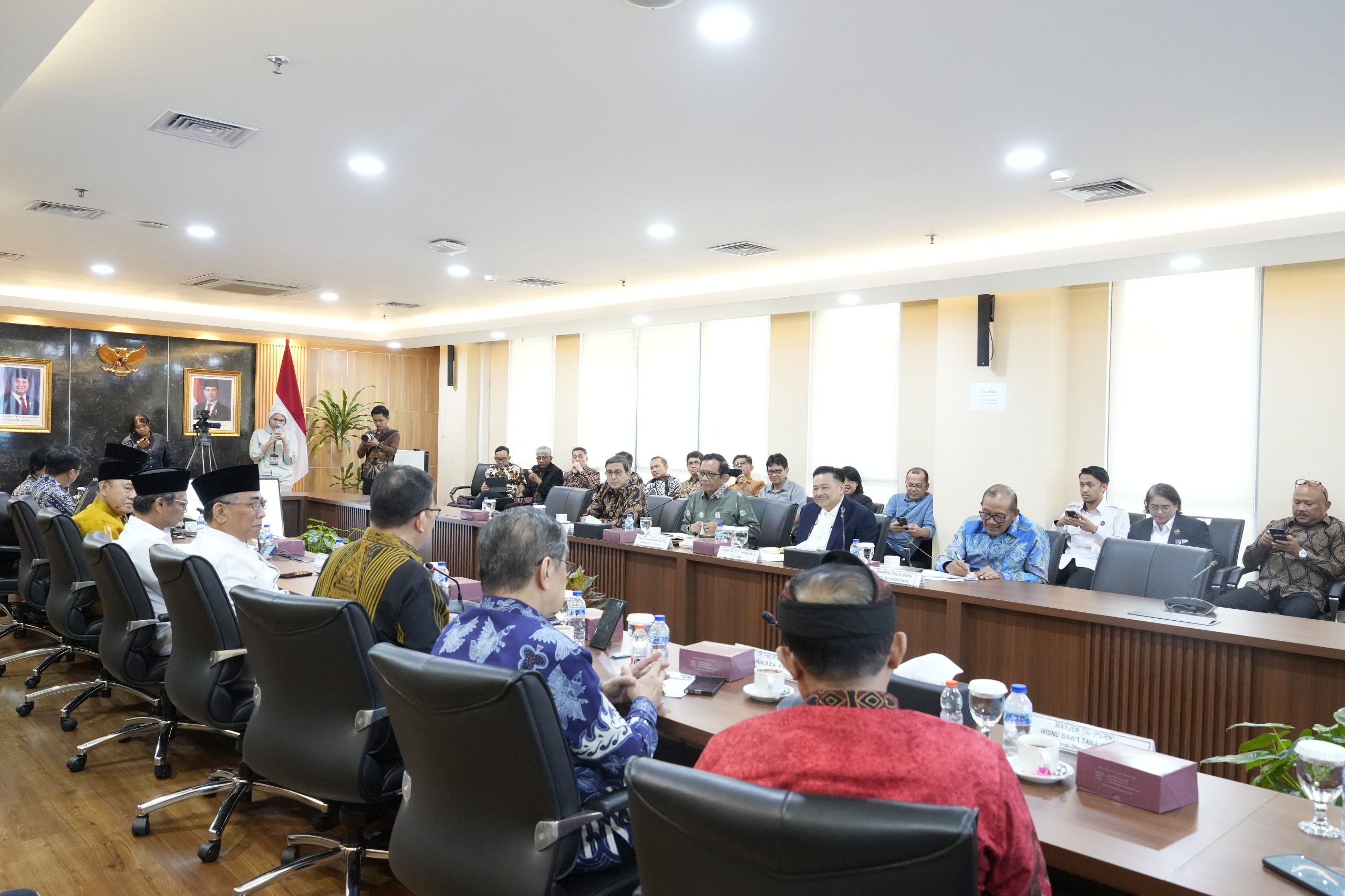 Paradoks Polisi, Wamenko Otto: Dibenci tapi Tetap Diminati